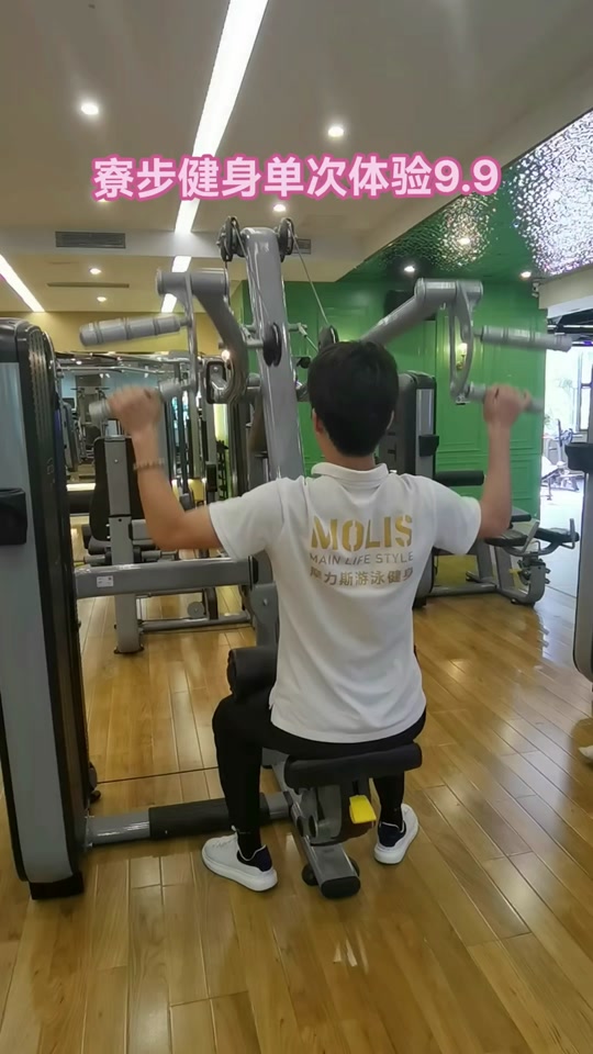 亚裔最强黄种人COLIN WENG， 绝对力量征服老外系列第1集。 艾玛，科林翁太强了，不得不服，为亚洲人争光。 #健身房退卡 #健身氮泵 ...