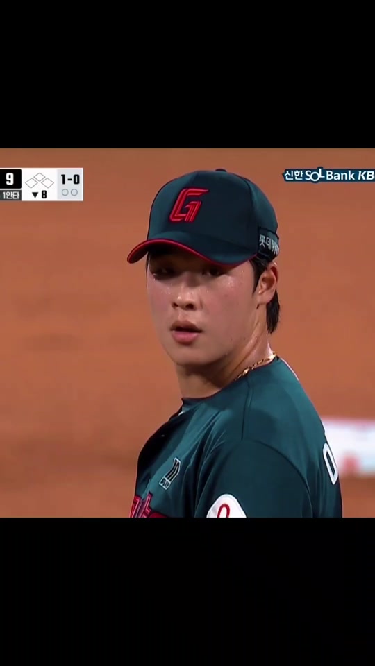 KBO韩国职棒-令人惊讶的魔术开球~ 敬请关注布爸直播获取更多精彩内容 #布爸 #神操作 #棒球 #KBO #活久见 - 抖音