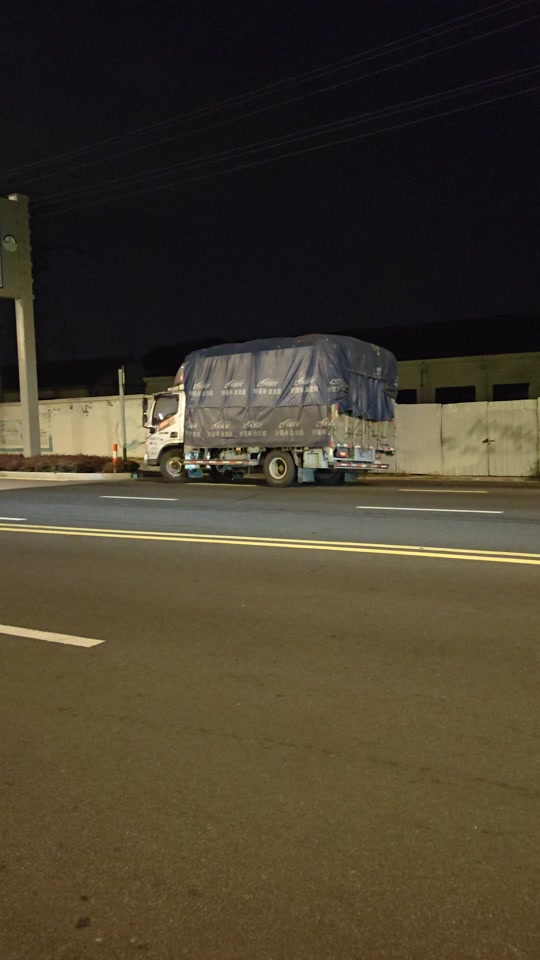 小鹏P7+采用双层尾翼设计抬高车顶，创新搭载行业最薄800V电池包，拥有同级别最好的二排头部空间，甚至超越传统的56E的豪华车。搭配超级豪华的舒适度配置以及声音系统，小鹏P7+妥妥的大爆款稳了 ...