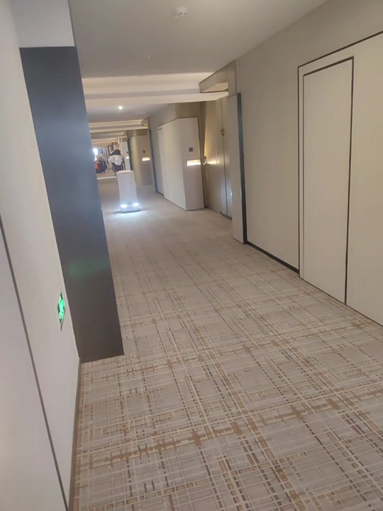 银河通用机器人_Galbot G1 轮式双臂人形机器人Galbot G1完成物品上架和取货任务 - 抖音