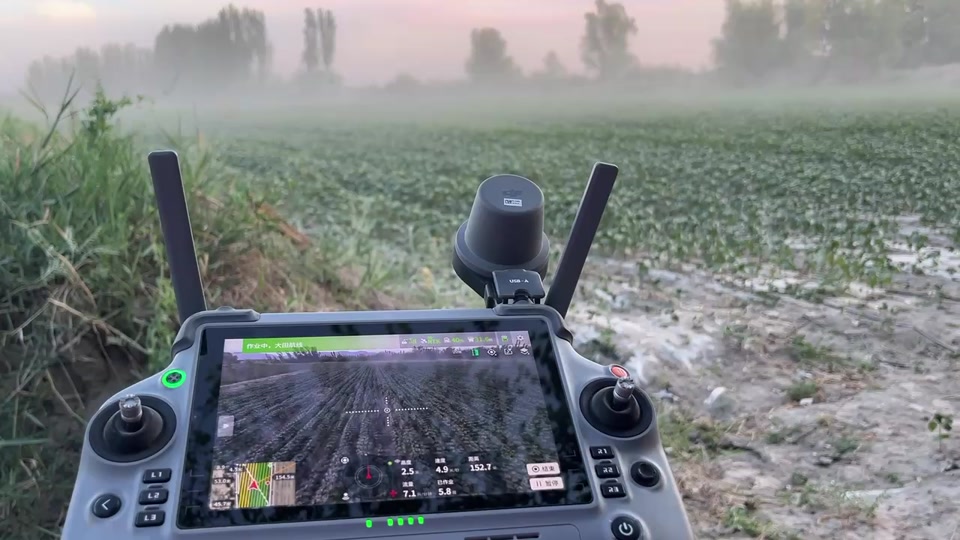 飞鸿FH97A无人机 歼20的忠诚僚机 宣传片 #新型“飞鸿”97A（FH-97A）无人机现身珠海航展，从现场牌子上的介绍来看，其定位就是 ...