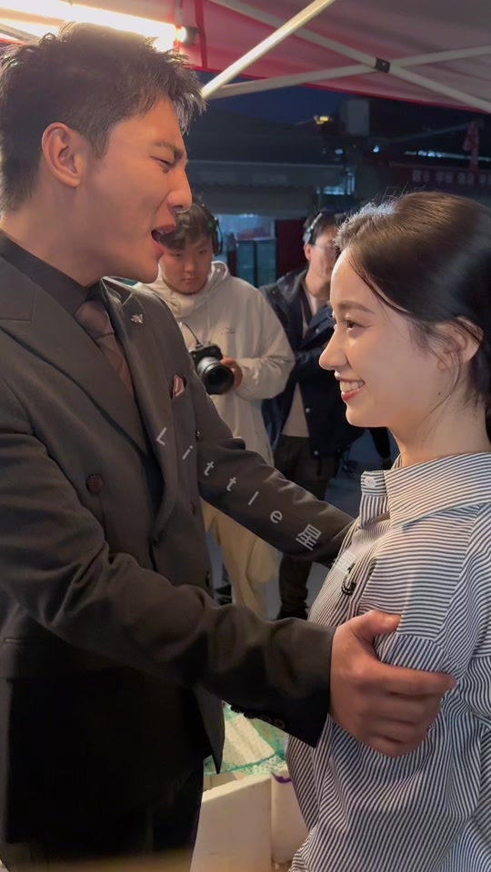 鹰眼不是白来的，每次精准定位 #邓为 #苏易水 #郑适 #仙台有树 #眼神杀 横店鹰眼不是白来的，每次目标都精准锁定，给你个眼神自己体会，不给 ...