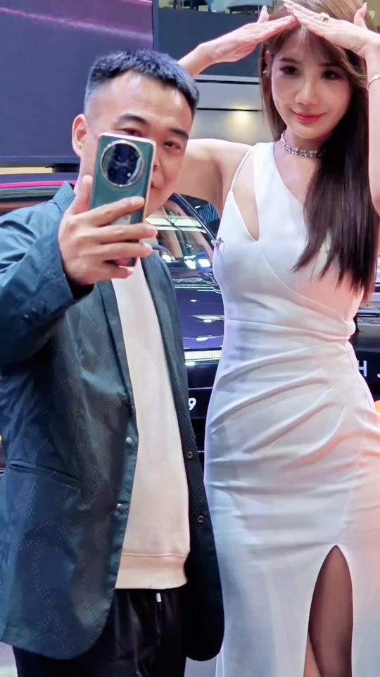 2024 Chinajoy 华星TCL展台.. 官方特邀“中国最强车模天团”网红空降2024年CJ.. 大家最喜欢哪一位小姐姐呢？评论区告诉我..#2024chinajoy #在抖音云逛 ...