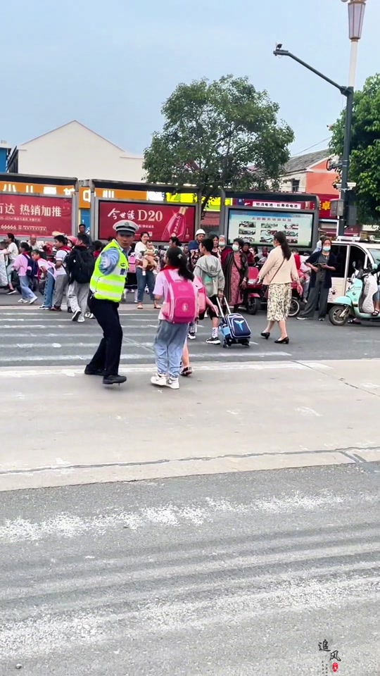 CTRU新丁正式报到！ 带你第一视角体验反恐特勤队出勤 #反恐特勤队 #香港警察 - 抖音