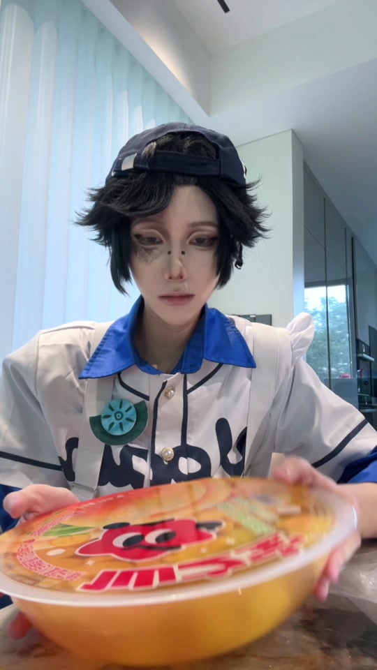 小熊跳舞跳死机啦～ #失眠熊 #二次元 #cos #ooc致歉 #一种很新的cosplay,小熊死机- 抖音