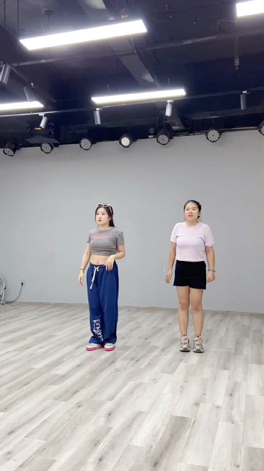 🔥jete entrelace-翻身换腿大跳 📒一个扎实的plié 踢起来把人往上带 步骤一定要做对‼️ #舞蹈 #芭蕾 #成人芭蕾 #芭蕾 ...