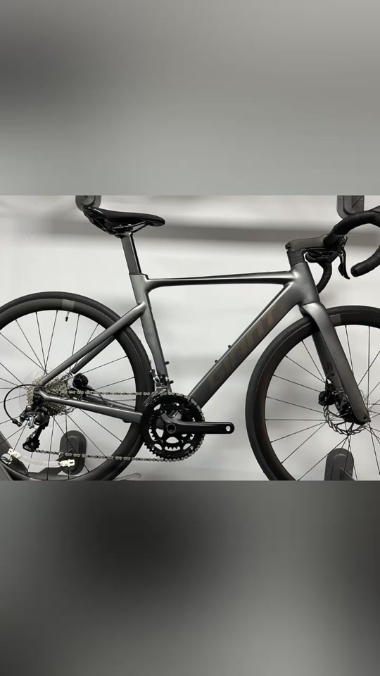 CAMP坎普SR7碳纤维公路车。CAMP坎普SR7 碳纤维公路车，禧玛诺7170电变油碟，碳纤维轮组，现货尺码49，其他尺码接受预定， 有44 ...