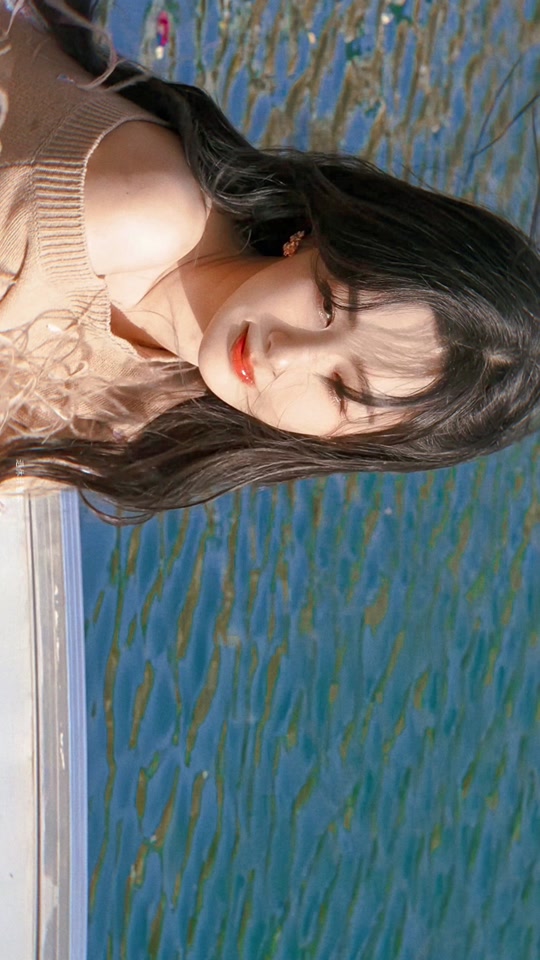 最近发现一首超洗脑的歌，一起来听听，#秀出你的apt壁纸 #网易云背景图 #终于让我用上APT抠图了 #朴彩英将solo出道 #音乐 - 抖音